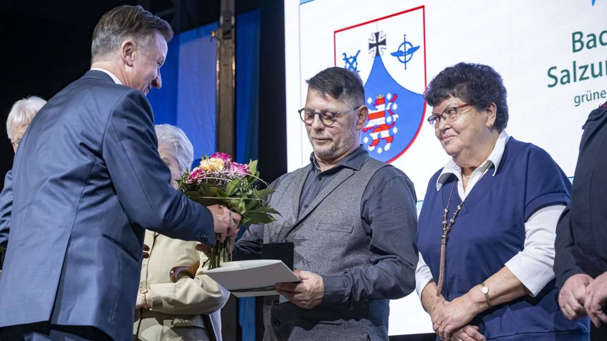 Uwe Hahn von der DRK Wasserwacht geehrt - Deutsches Rotes Kreuz ...